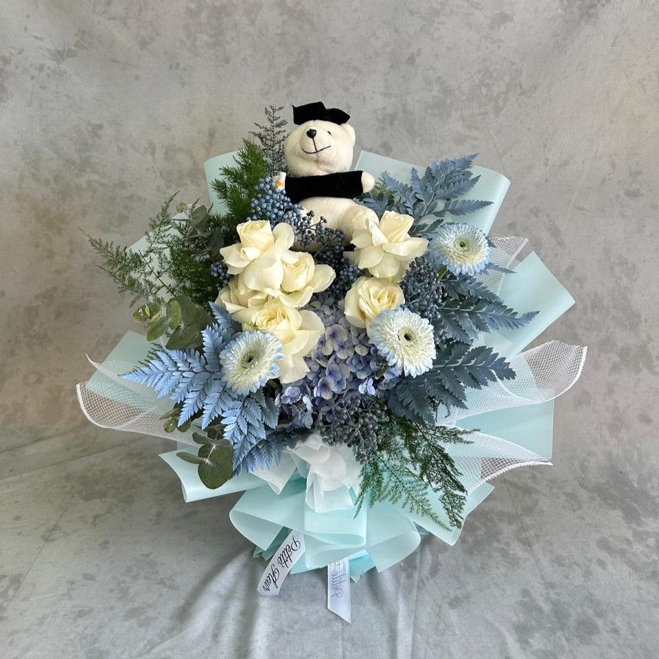 Graduation Bliss | Bunga Graduation | Petite Fleur